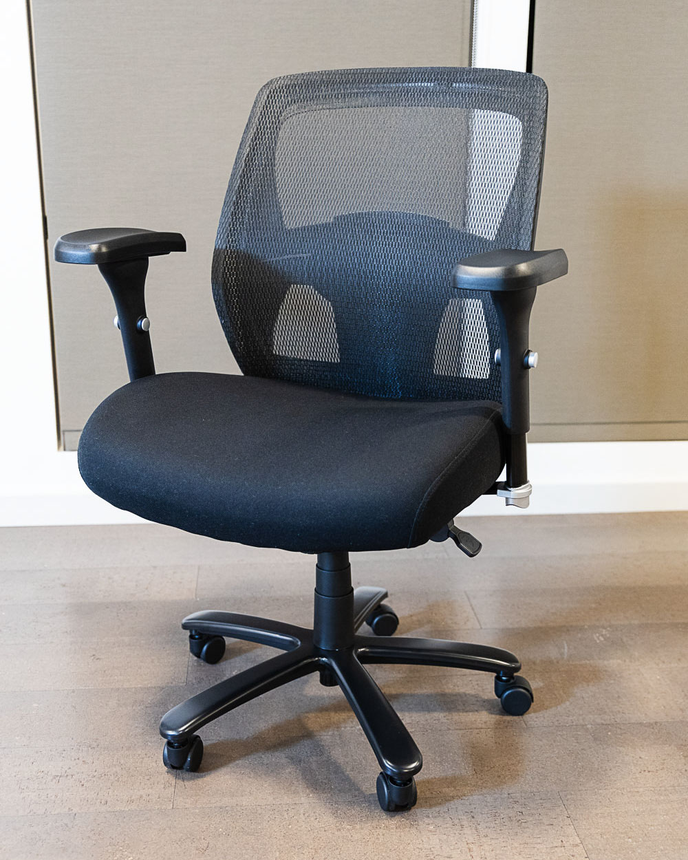 We Tested Staples Big & Tall Office Chairs - Here's What to Know | Chubstr