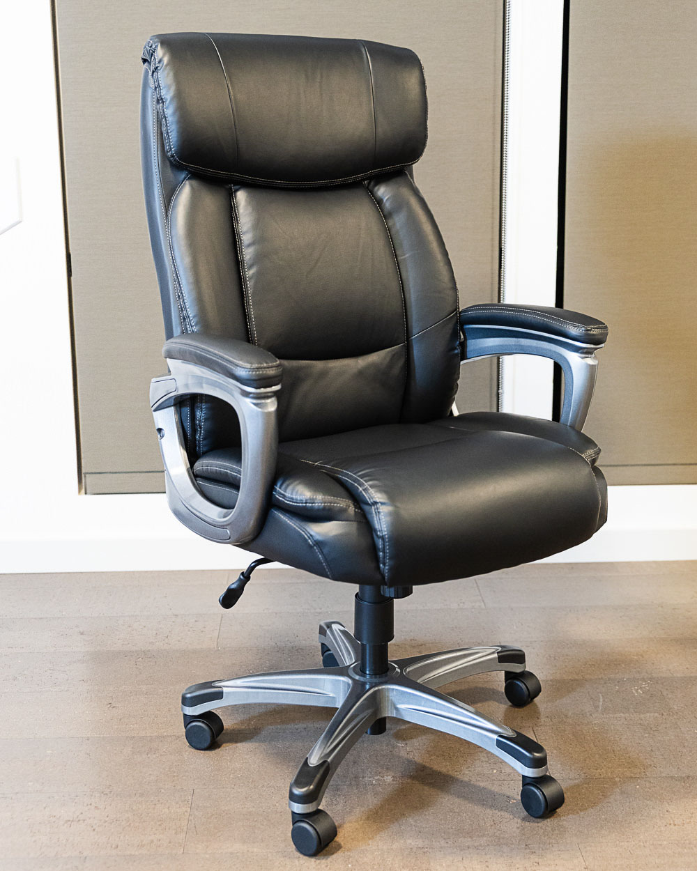 We Tested Staples Big & Tall Office Chairs - Here's What to Know | Chubstr